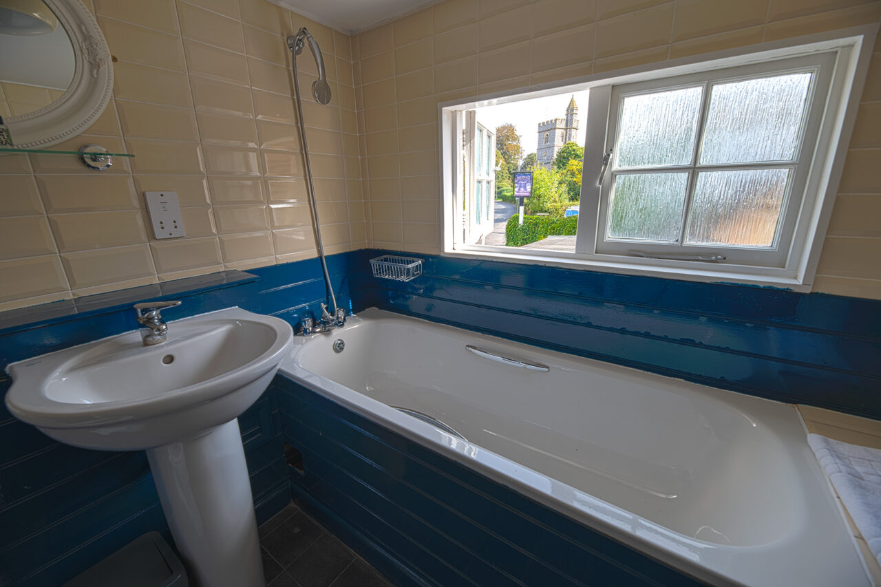 16th Century Traditional Country Inn Accommodation - The Old Bell