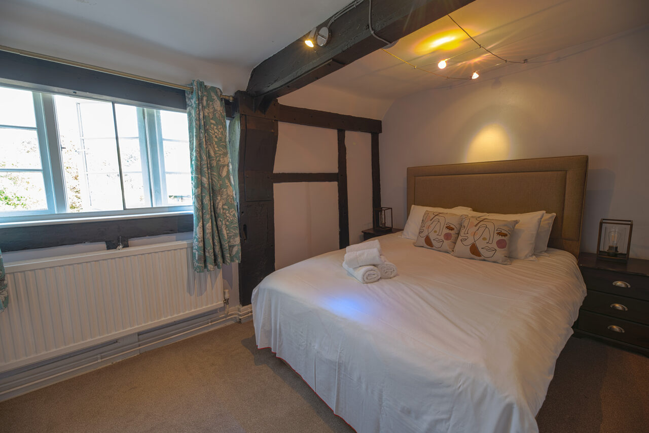 16th Century Traditional Country Inn Accommodation - The Old Bell