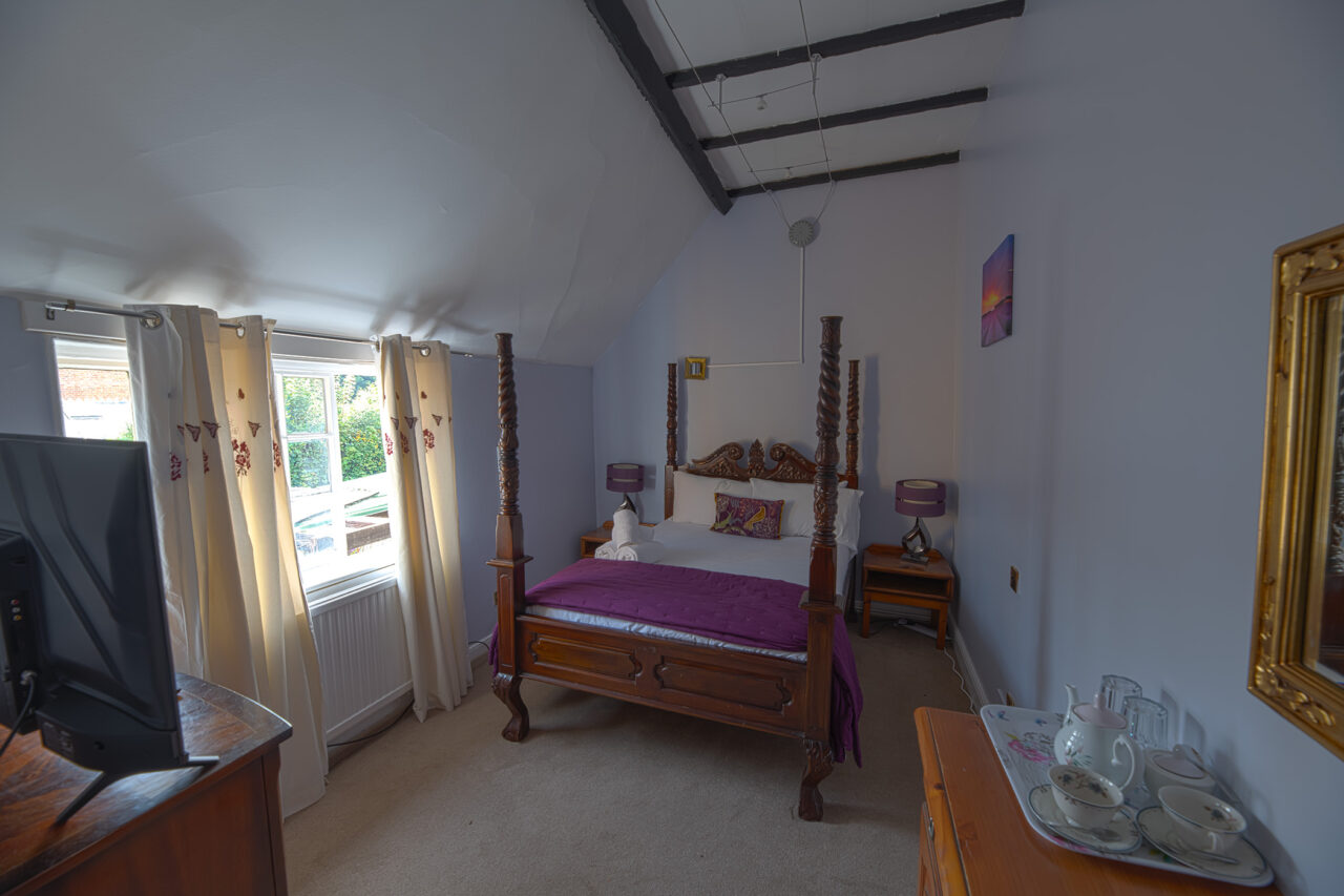 16th Century Traditional Country Inn Accommodation - The Old Bell