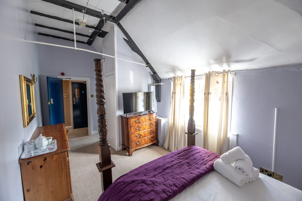 16th Century Traditional Country Inn Accommodation - The Old Bell